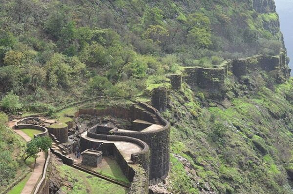 One Day Trip to Raigad Fort from Pune - Raj Cabs